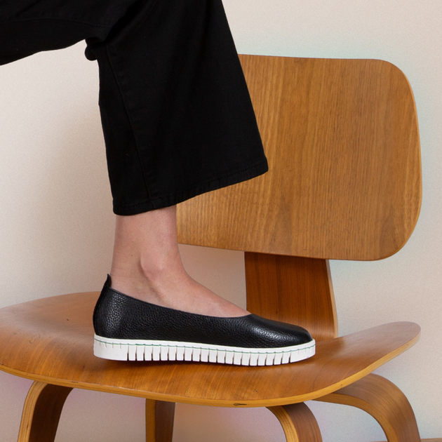 Black Leather Flats – The Ultimate Shoe Staple | Suggies